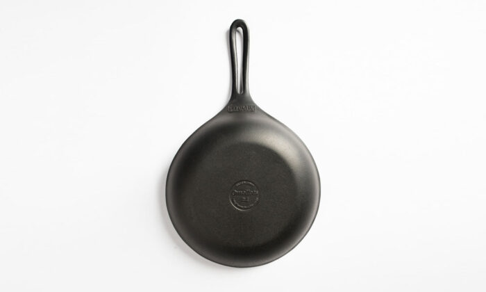Iwachu Cast Iron Omelette Pan | Cool Material